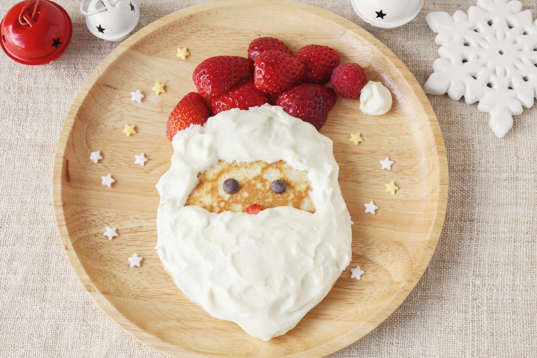 Festive Santa Pancakes for Christmas Morning Breakfast | Sarah's ...